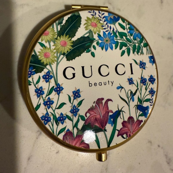 Gucci | Accessories | Gucci Beauty Compact Mirror Pouch In Rich ...